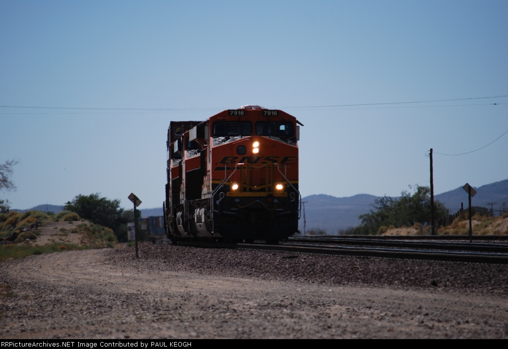 BNSF 791: in the turn as she rolls east with a Z-Train.
